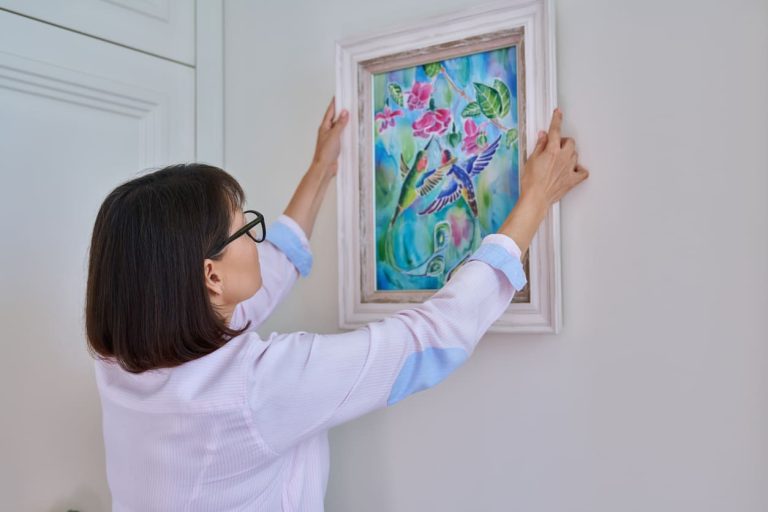 Cimaises murales : conseils pour l'achat, l'installation et l'entretien ...